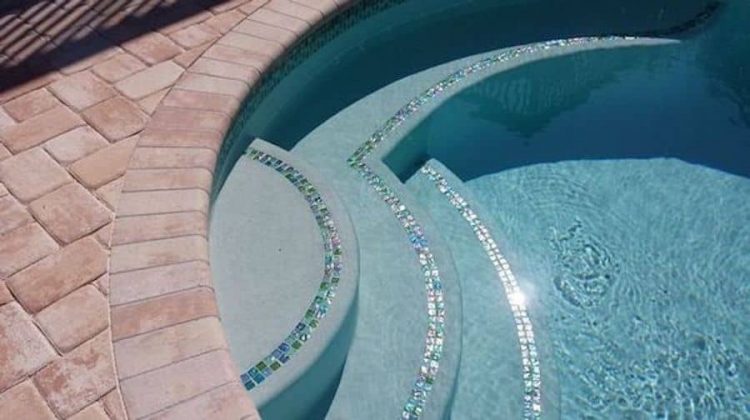 Why glass mosaic tiles are the most popular choice for swimming pools